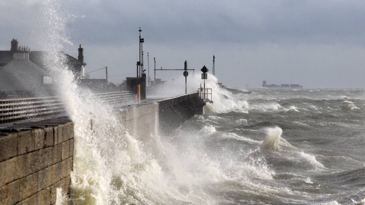 Storm Isha: Status Red warning issued for three counties as Ireland braces