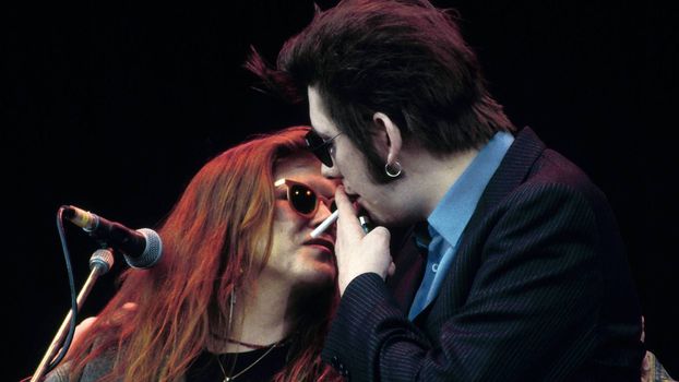 JOE.ie - The Pogues pay tribute to Kirsty MacColl on 24th anniversary ...