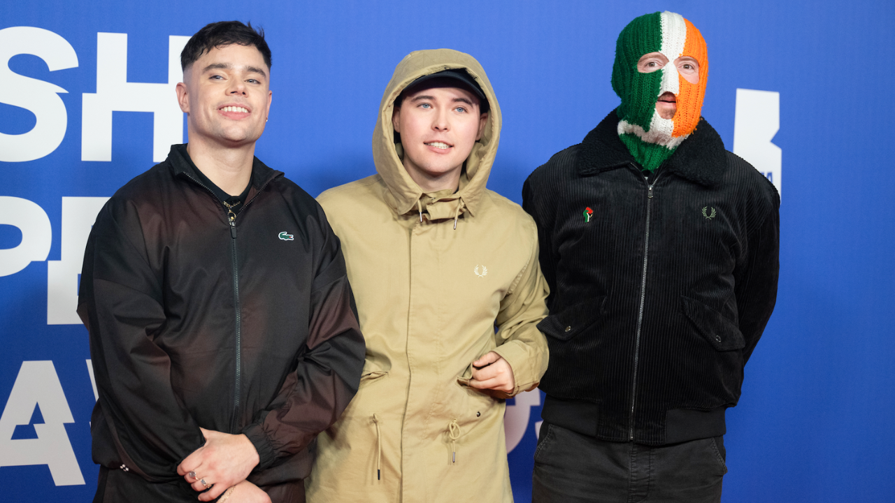 Kneecap pay poignant tribute to Gearóid Ó Cairealláin, Móglái Bap's ...