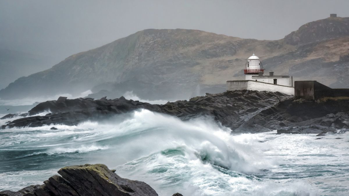 STATUS RED weather warning issued as Storm Amy set to cause damage